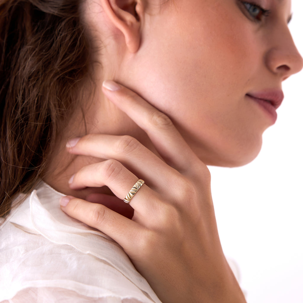 14K Engraved Chevron Band Ring – Ferkos Fine Jewelry